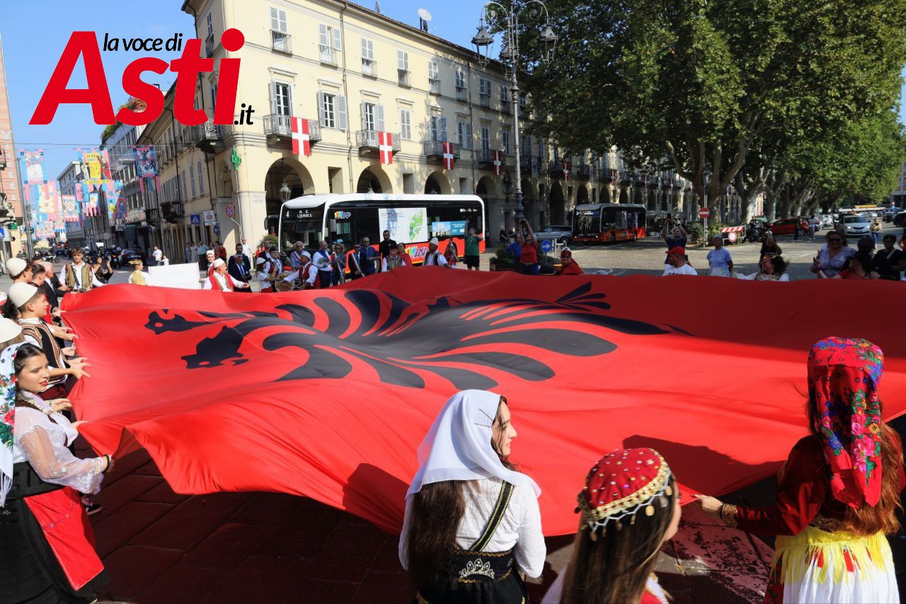 "Ci mettiamo il cuore e le radici": la comunità albanese anima la città ...
