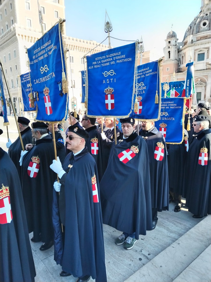 La Delegazione di Asti delle Guardie d’Onore alle Reali Tombe al ...